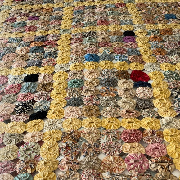Vintage | Bedding | Vintage Yoyo Quilt | Poshmark